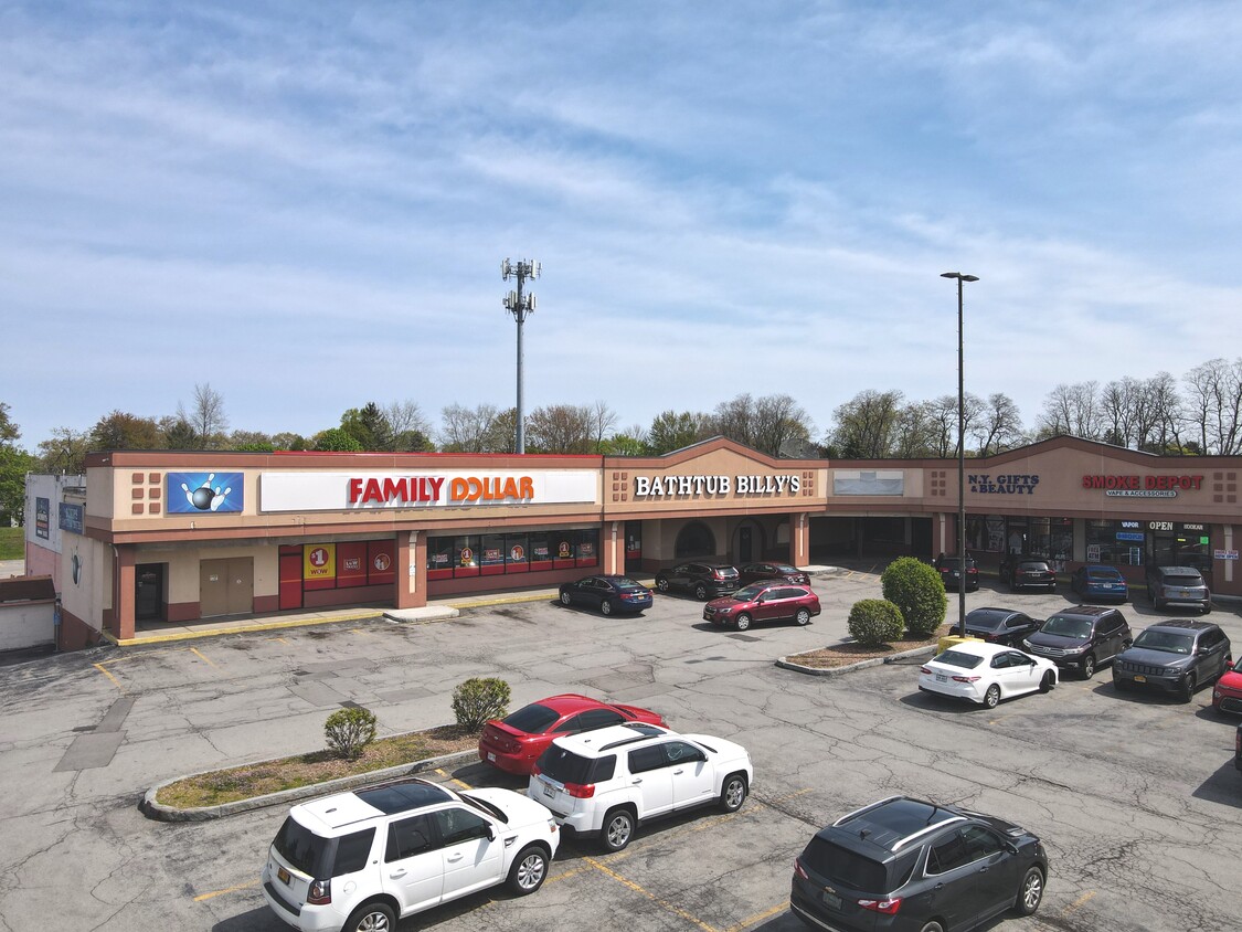 West Ridge Plaza - Ren Management Group